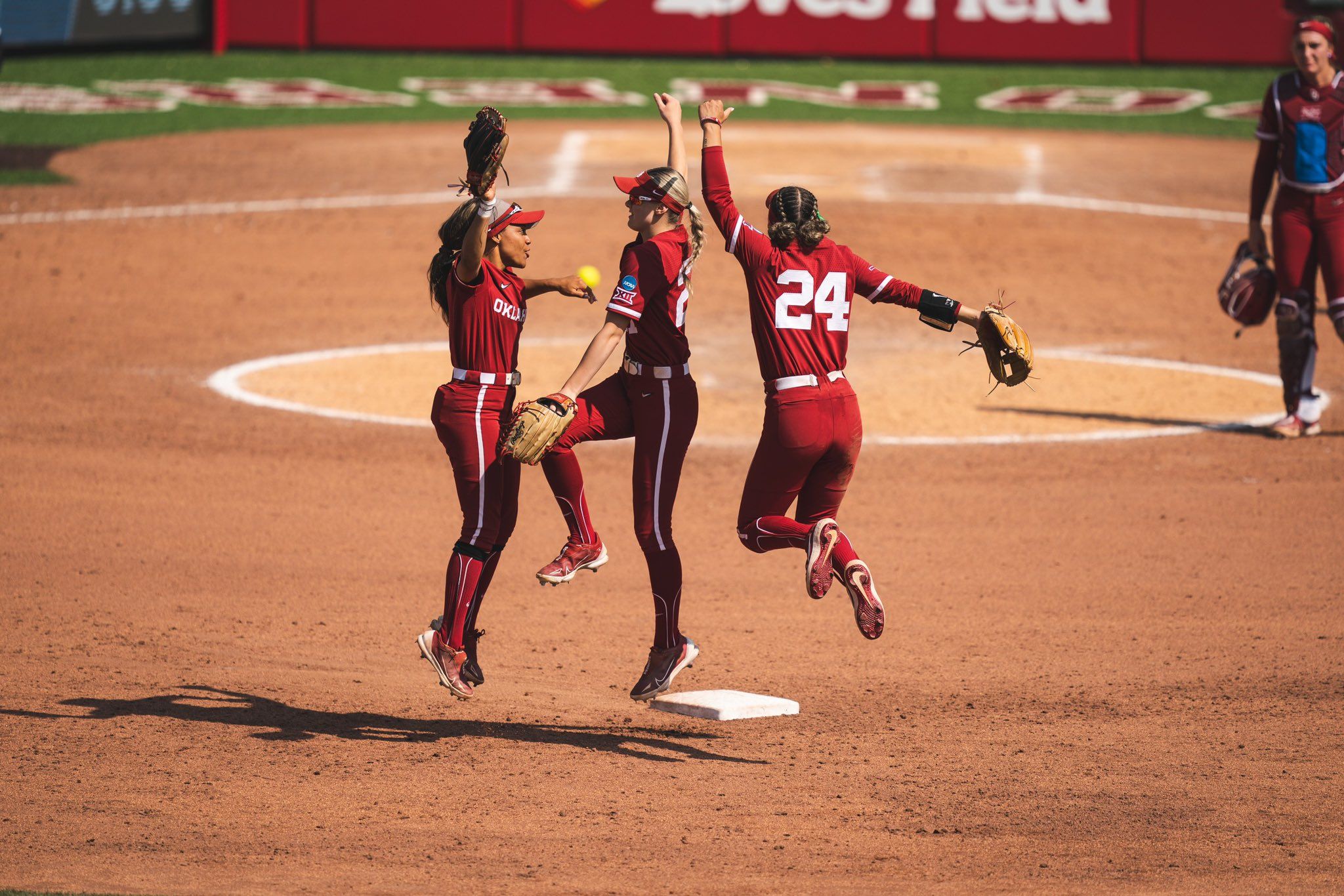 NCAA softball Super Regionals begin with two major rematches | The GIST
